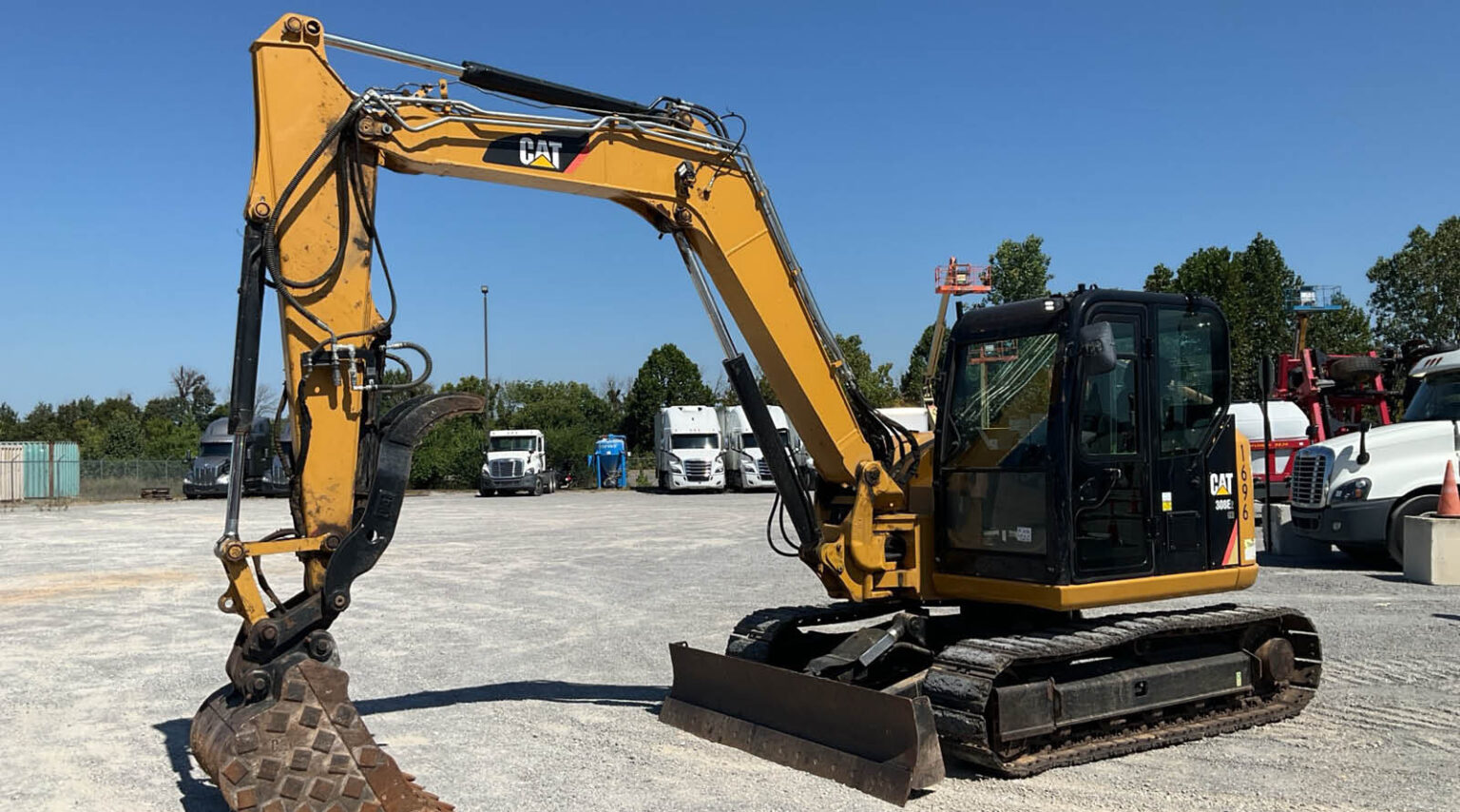 Cat Excavator Size Guide: Specs & Charts - Ritchie Bros. Blog